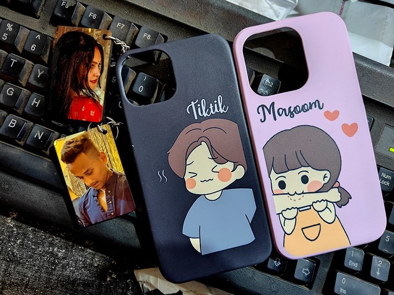 Girl Biting Boy Couple Case Back Covers | ShopperShine